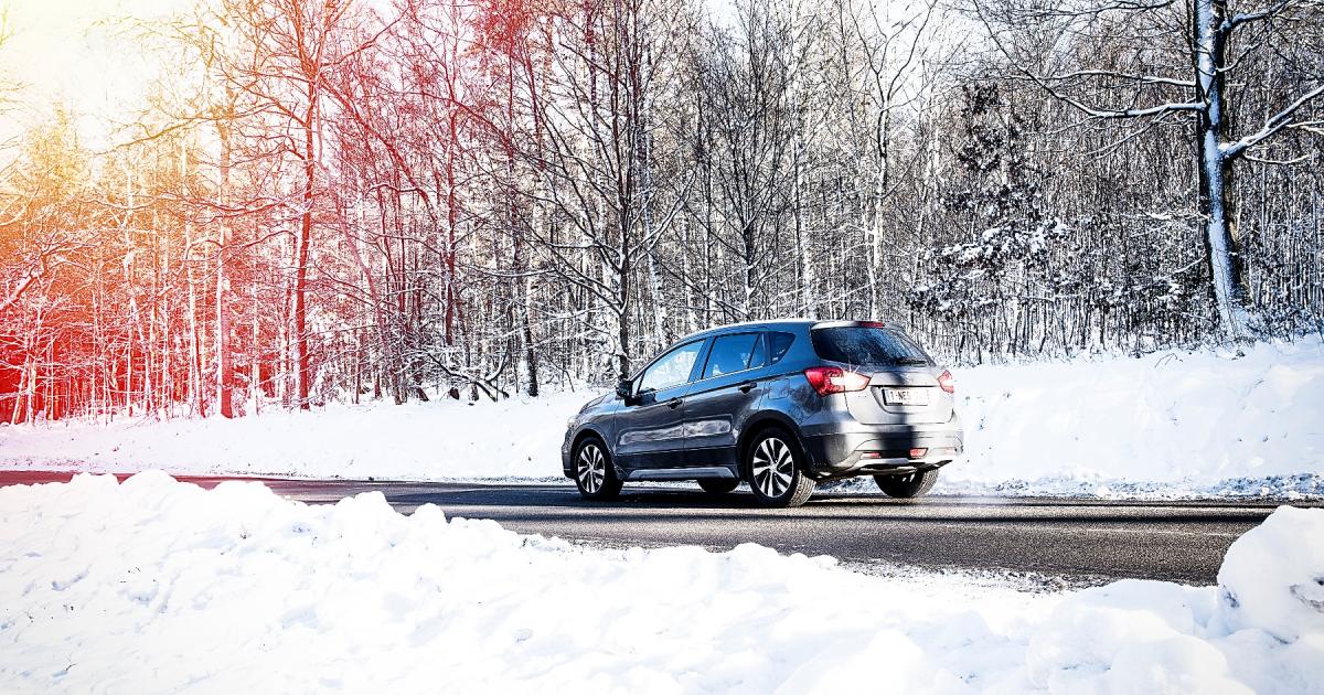 Zó maak je je autoruit het snelst ijsvrij | Suzuki